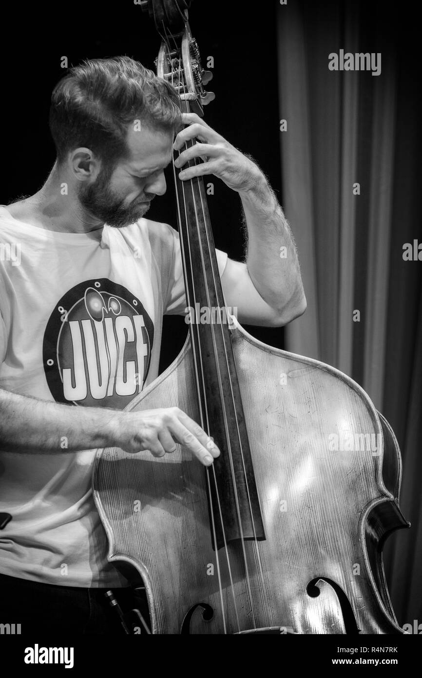 Double bass player bassist jazz Black and White Stock Photos & Images ...