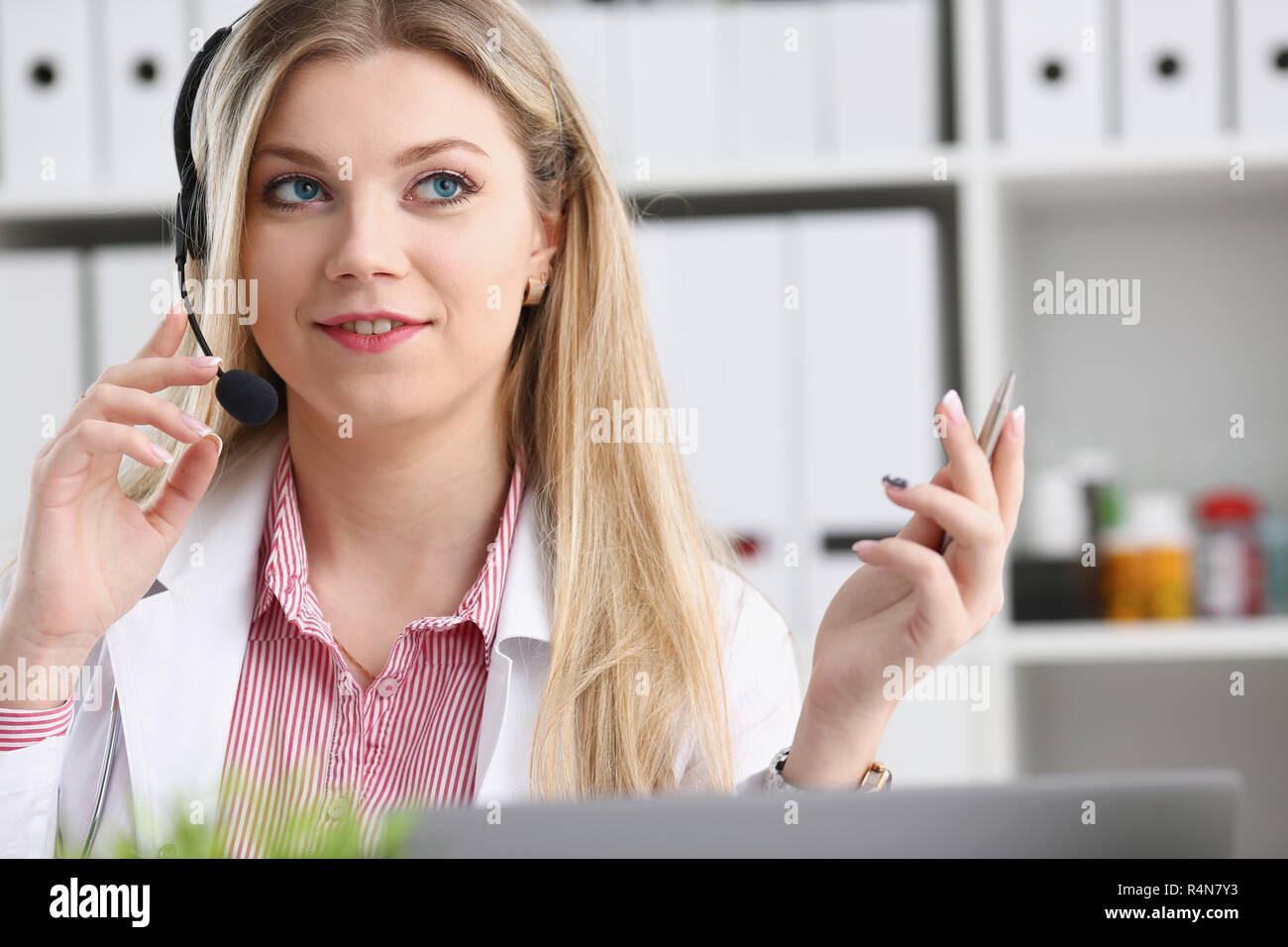 Doctor call center hi-res stock photography and images - Alamy