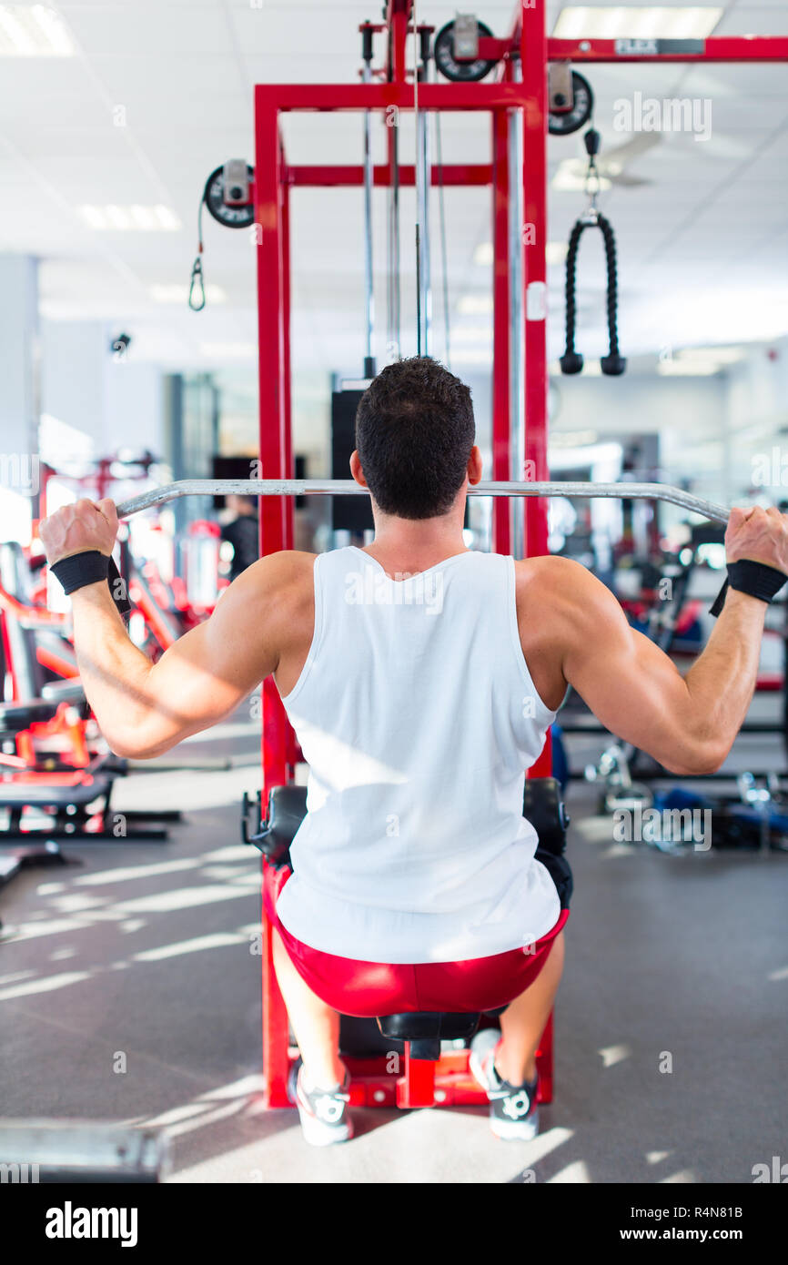 Man at back sport training in fitness gym Stock Photo - Alamy