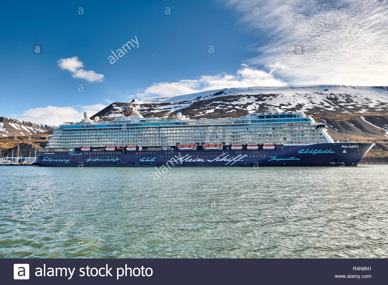 Port Longyearbyen Spitsbergen Svalbard Stock Photos & Port Longyearbyen ...
