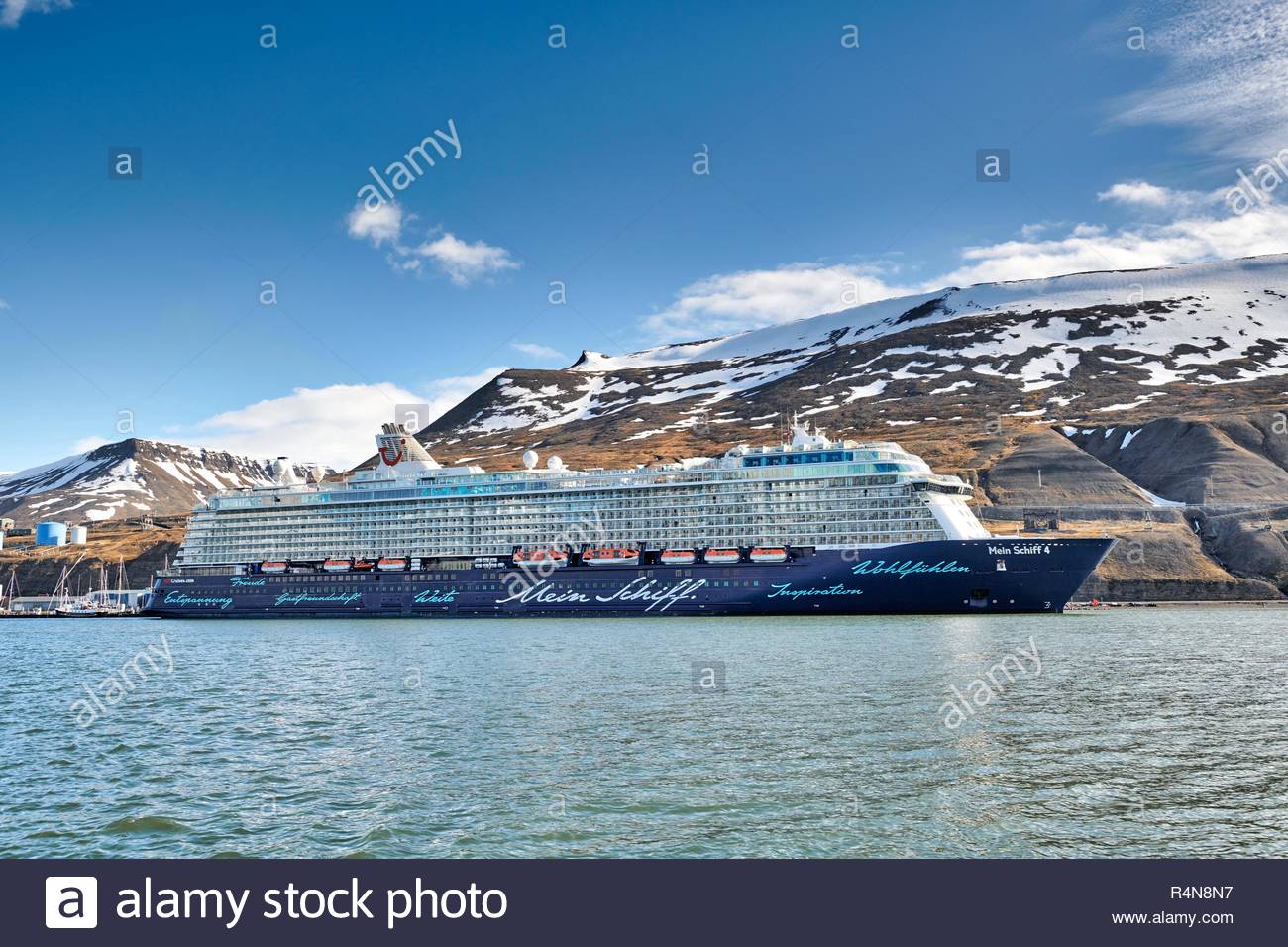 Port Longyearbyen Spitsbergen Svalbard Stock Photos & Port Longyearbyen ...