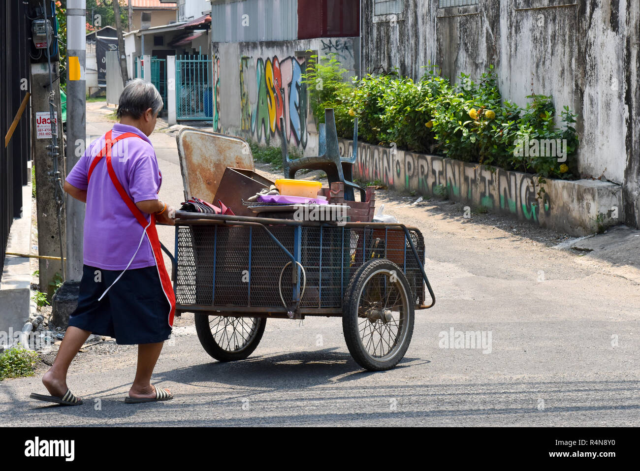 Poor materials hi-res stock photography and images - Alamy
