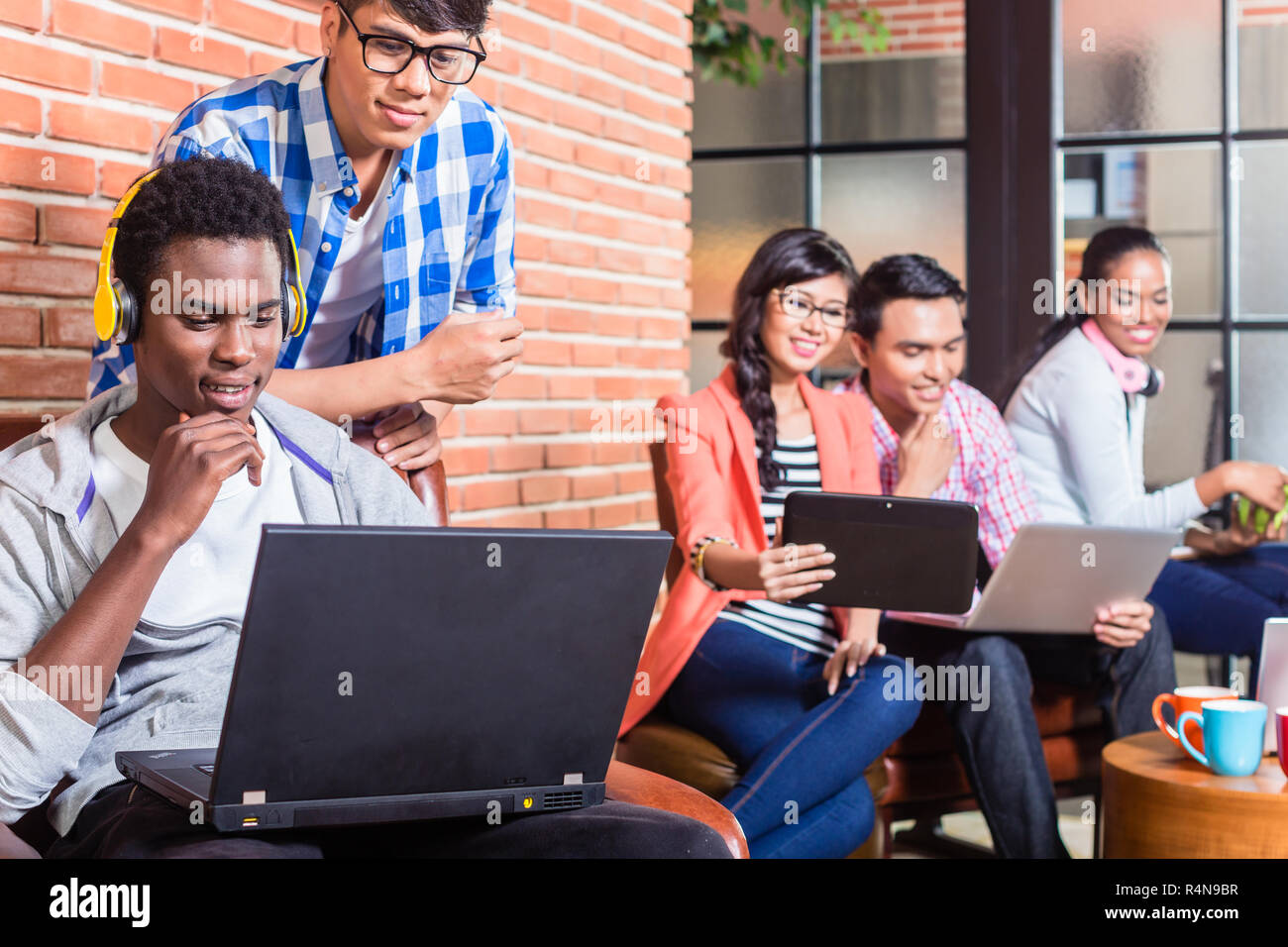 Young people learn coding hi-res stock photography and images - Alamy