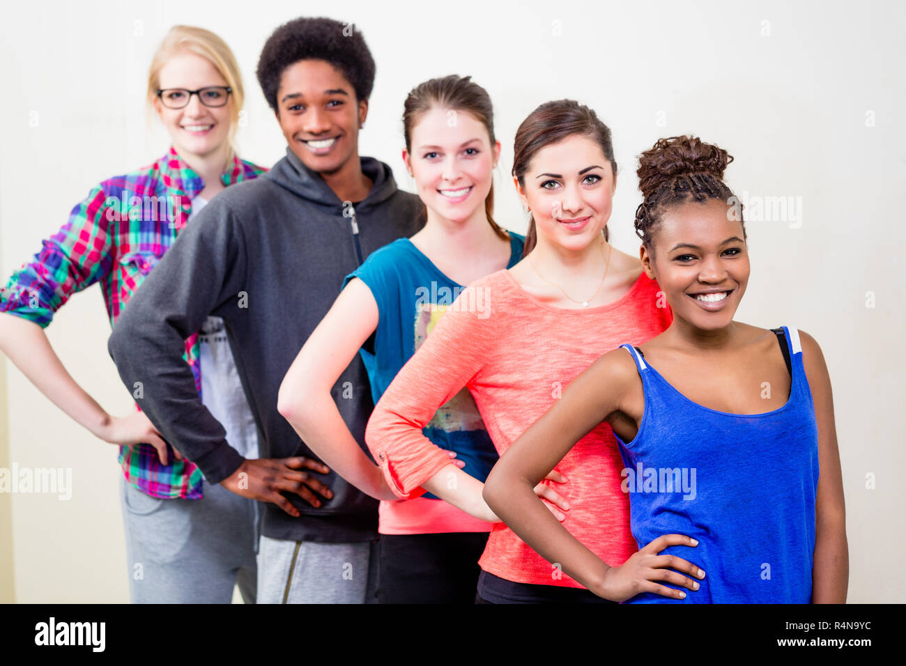 Black hip hop dance group hi-res stock photography and images - Alamy
