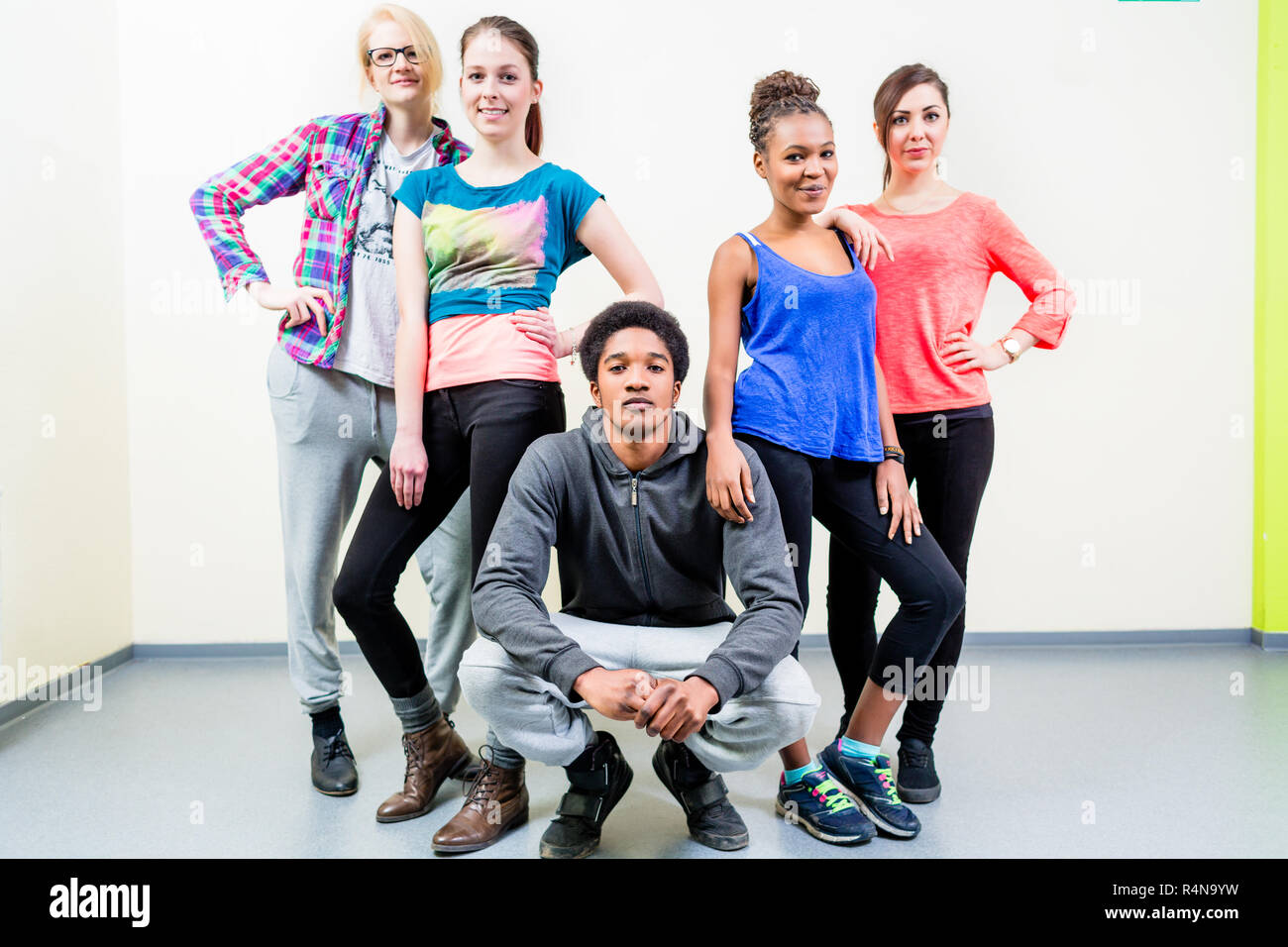 Dance lesson african hi-res stock photography and images - Alamy