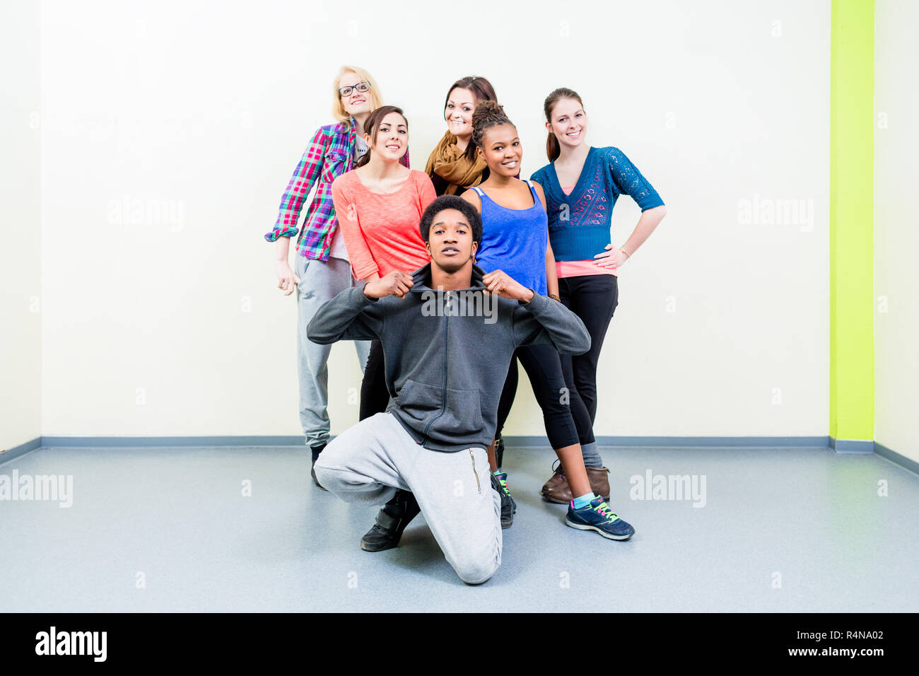 Freestyle dance class hi-res stock photography and images - Alamy