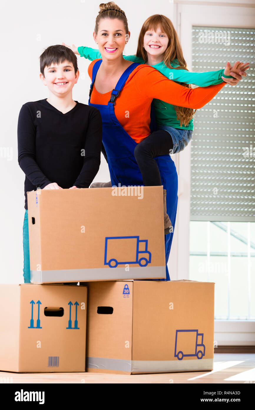 Moving into new home and parents help hi-res stock photography and ...
