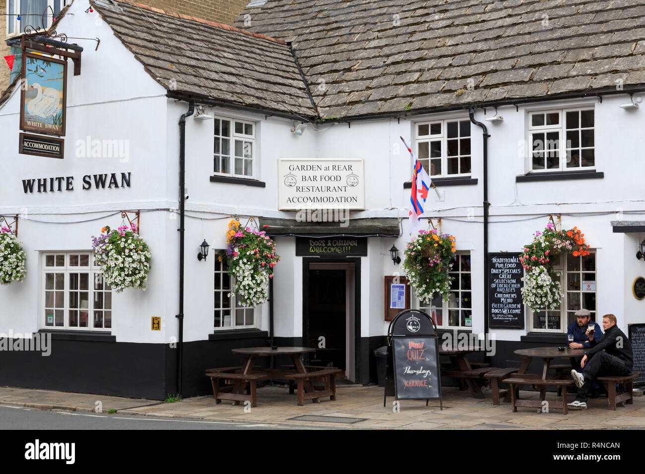 White swan pub hi-res stock photography and images - Alamy
