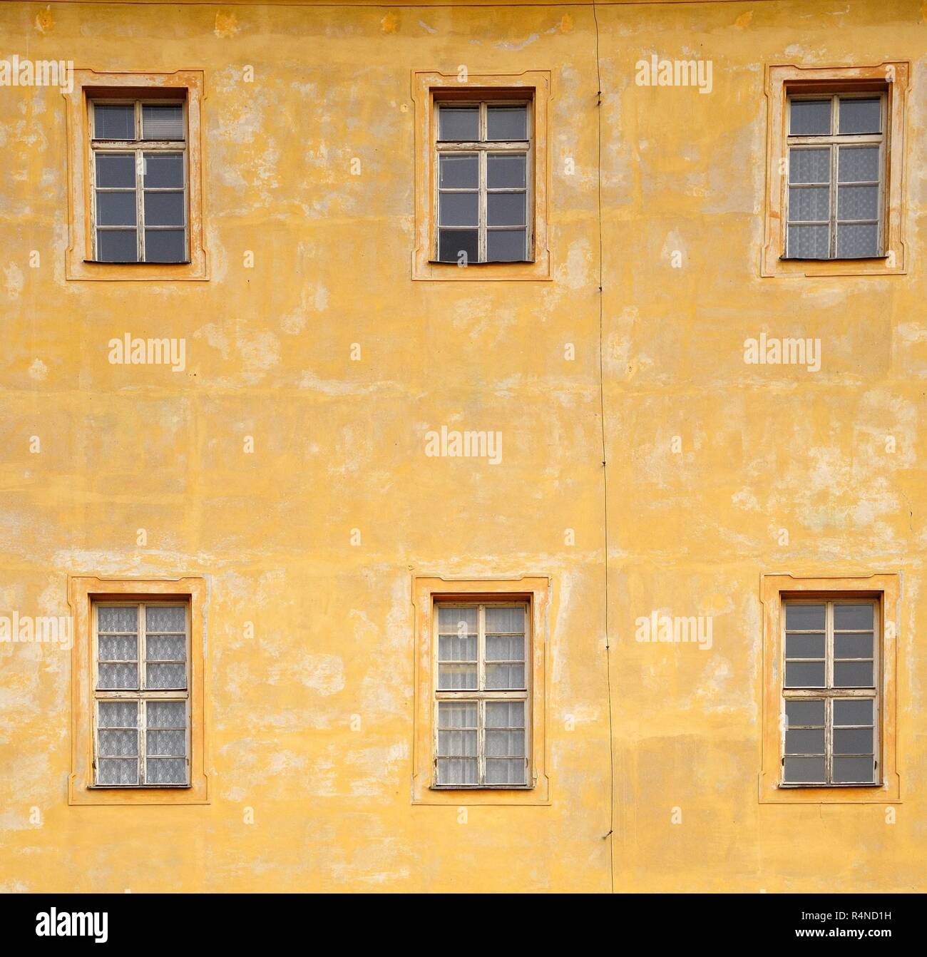 Wall with windows Stock Photo - Alamy