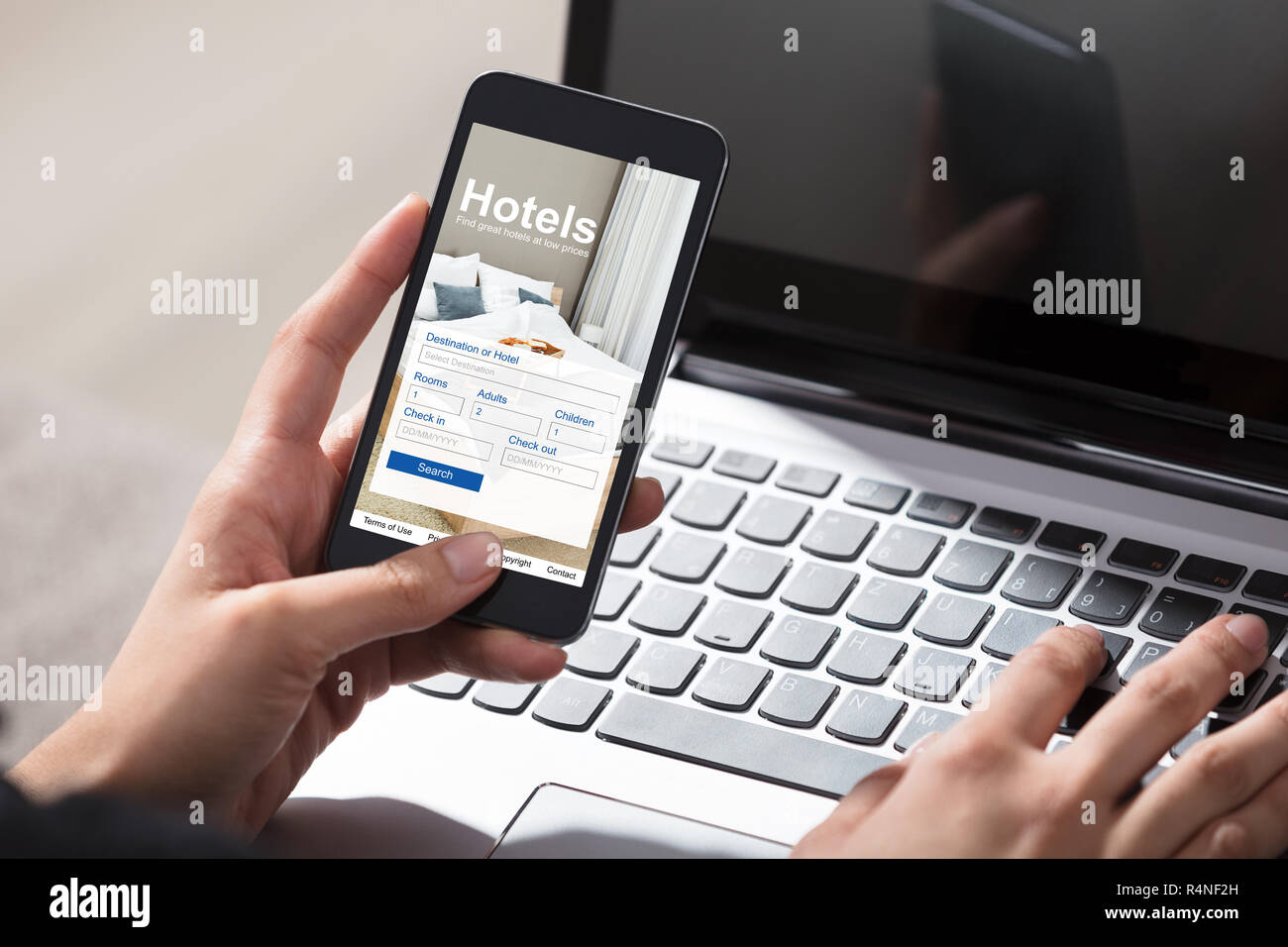 Mobile booking hotels hi-res stock photography and images - Alamy