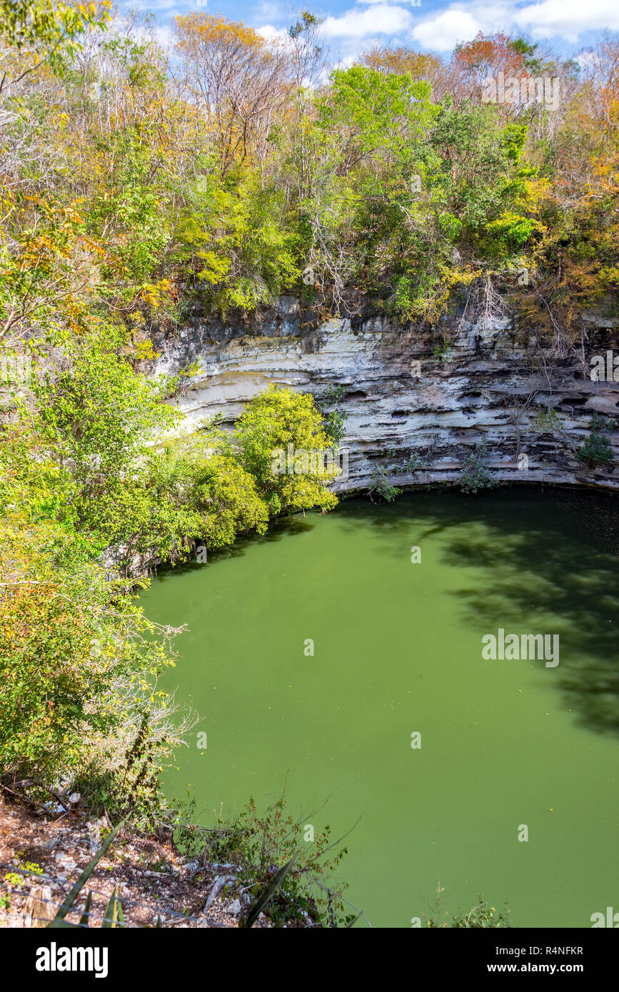 Holy cenote chichen itza mexico hi-res stock photography and images - Alamy