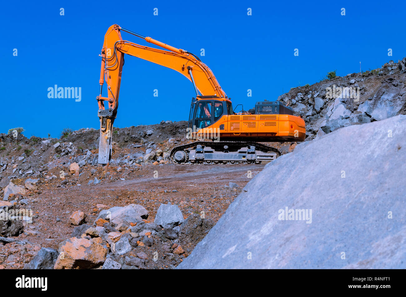 The excavator in mine Stock Photo - Alamy