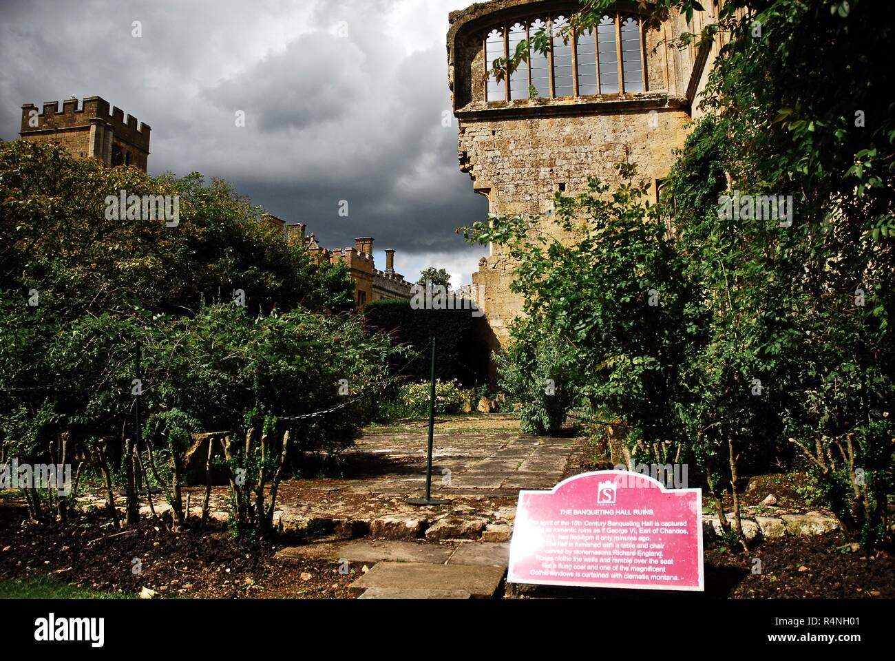 The Banqueting Hall ruin, Sudeley Castle, Gloucestershire Stock Photo ...