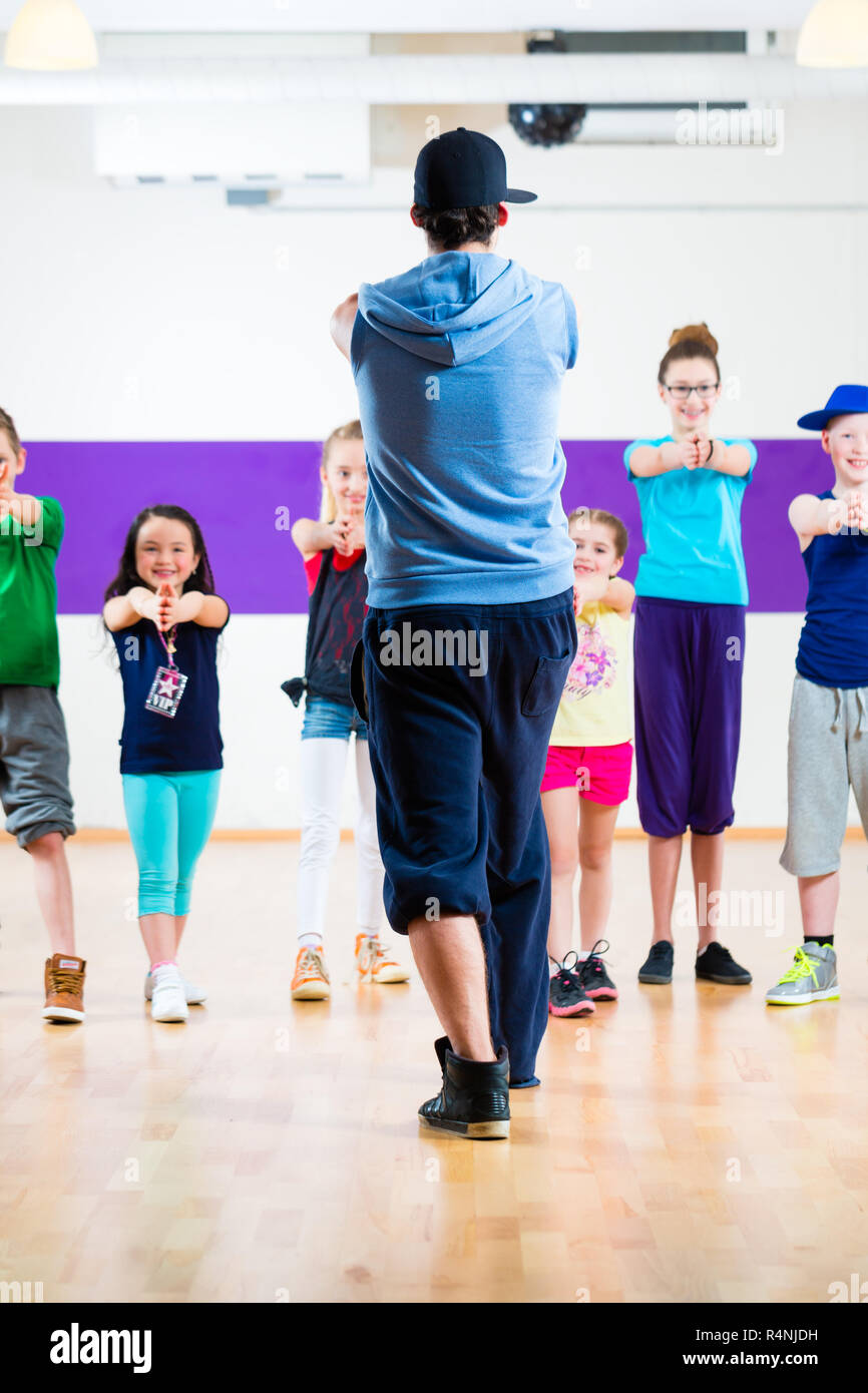 Dance teacher giving kids Zumba fitness class Stock Photo - Alamy