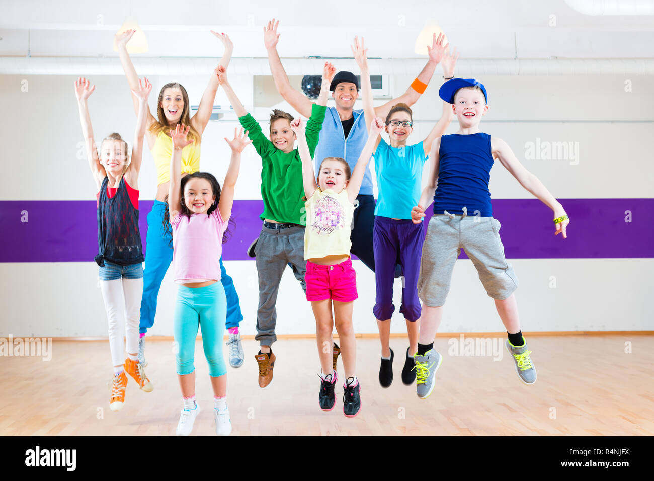 Children dance group gym hi-res stock photography and images - Alamy