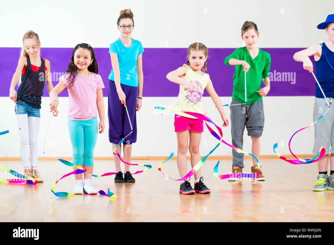 Kids dancing hip in hi-res stock photography and images - Alamy