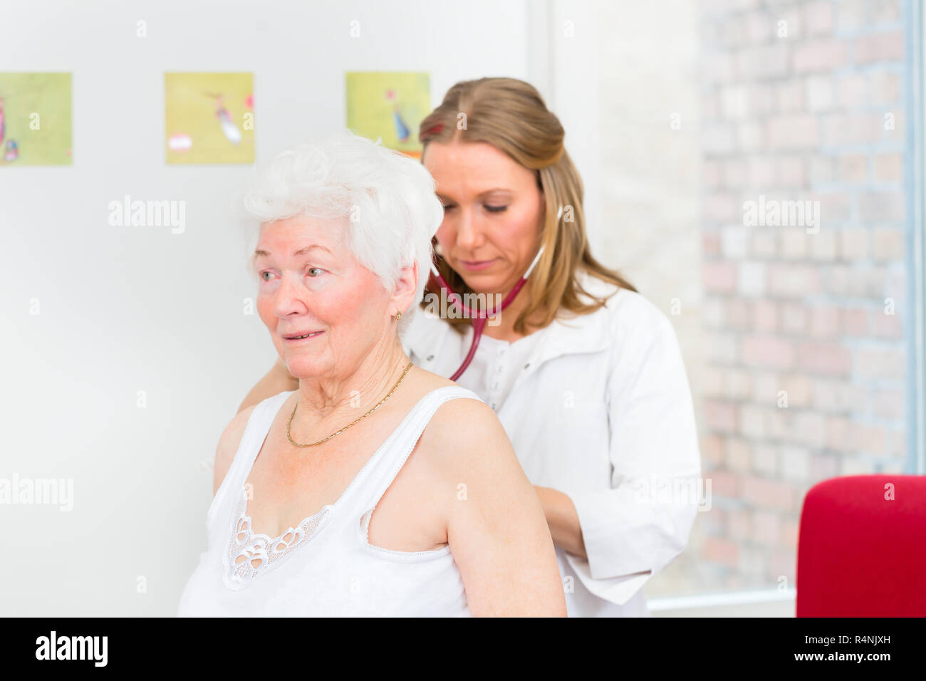 Auscultation auscultate auscultating hi-res stock photography and ...