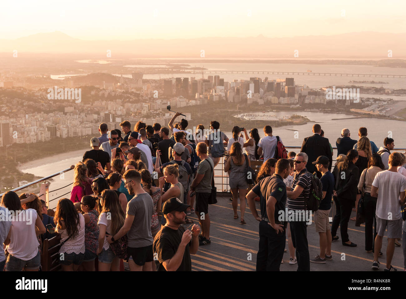 Tourists large group of people hi-res stock photography and images - Alamy