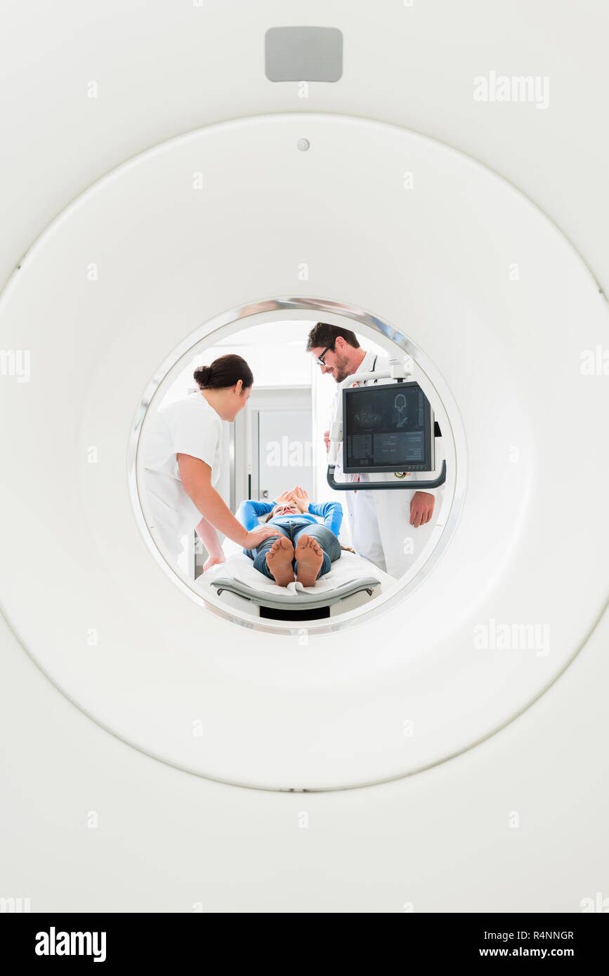 Nurse showing patient mri hi-res stock photography and images - Alamy