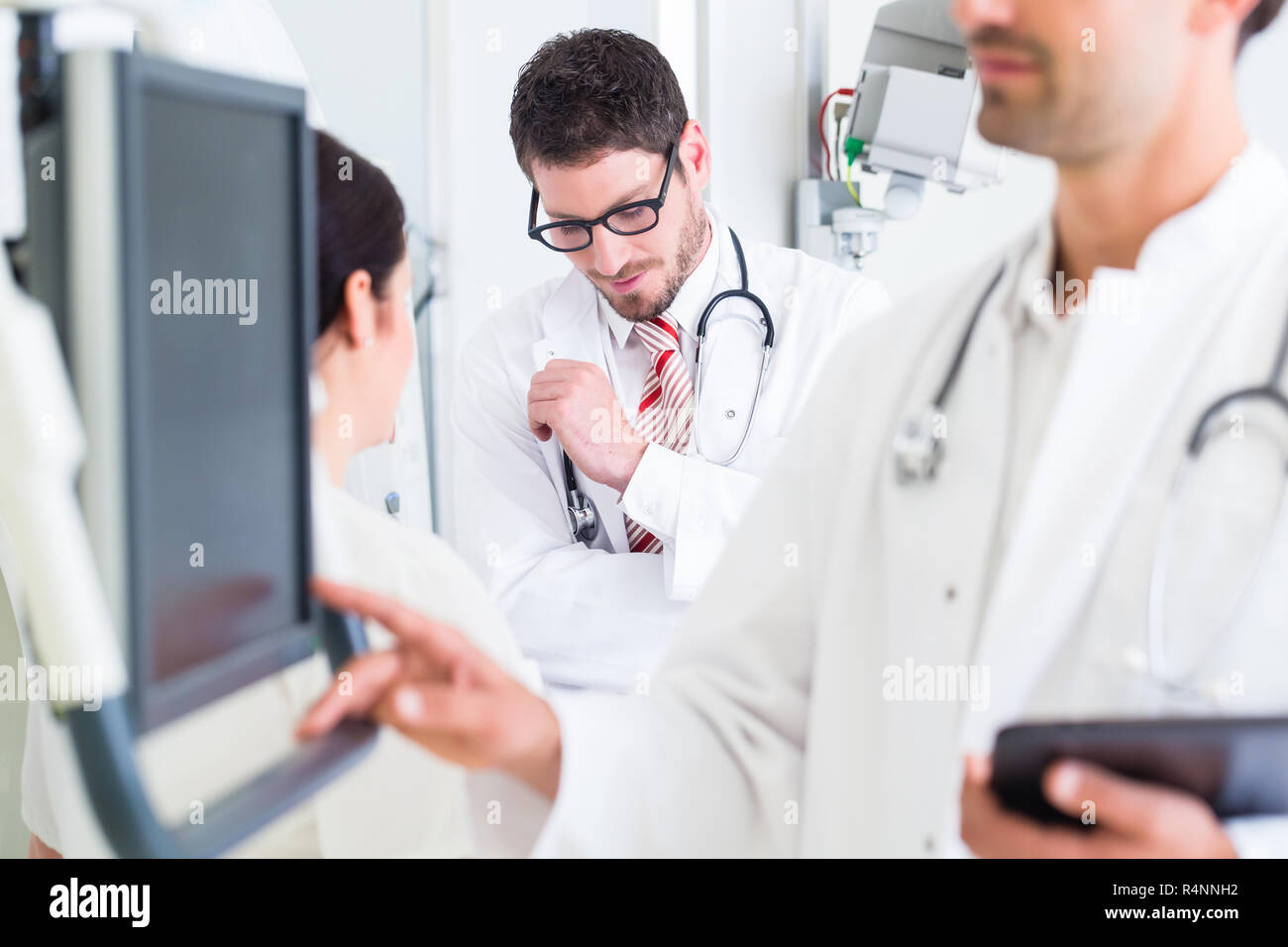 Doctor diagnosing at screen after MRI scan in hospital Stock Photo - Alamy