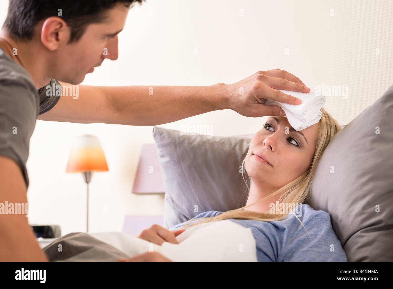 Woman headache compress hi-res stock photography and images - Alamy