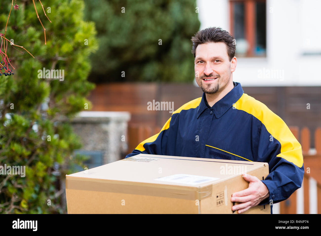 Charges post parcel hi-res stock photography and images - Alamy