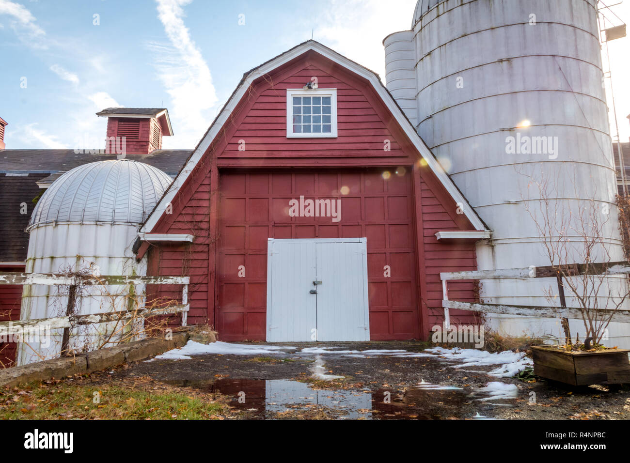 Barn restoration hi-res stock photography and images - Alamy