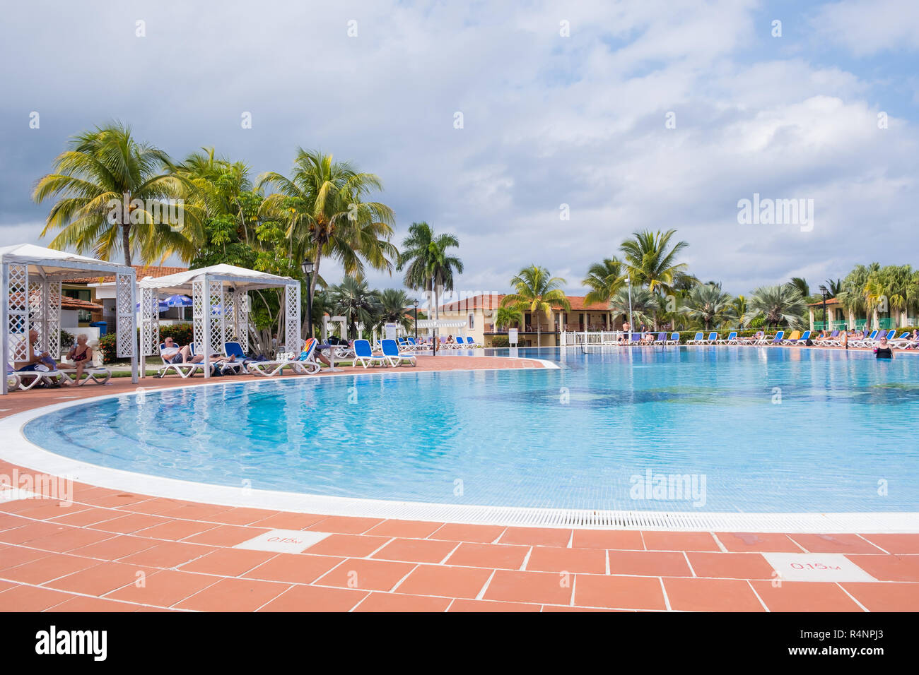 Pool with palm trees in a vacation resort hi-res stock photography and ...