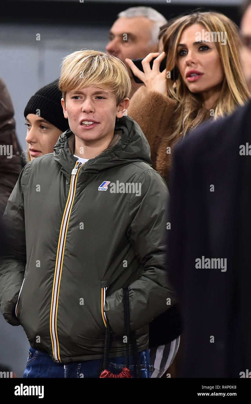 Rome, Italy. 27th Nov, 2018. Francesco Totti enters the hall of fame of ...