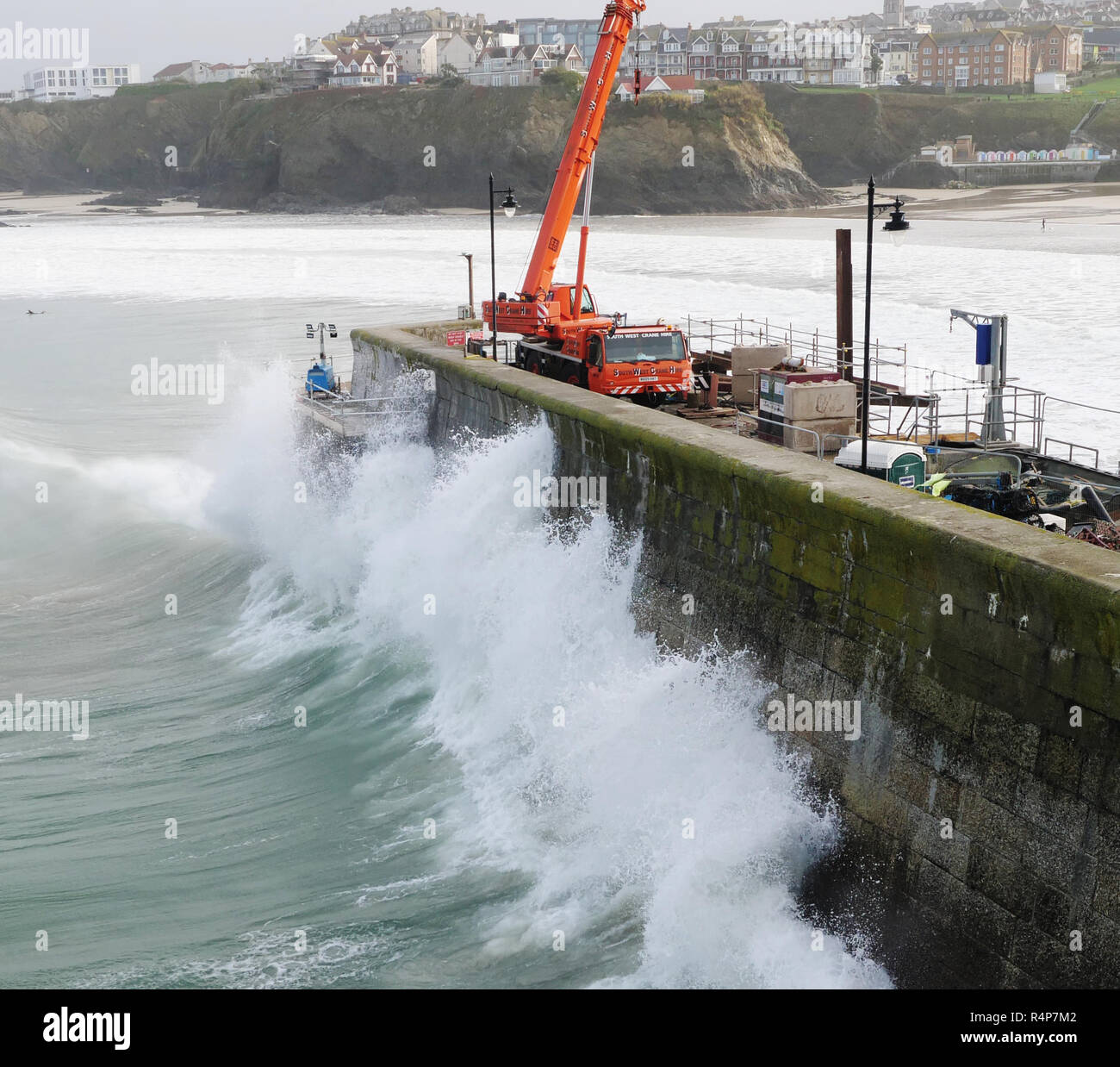 Newquay harbour workmen hi-res stock photography and images - Alamy