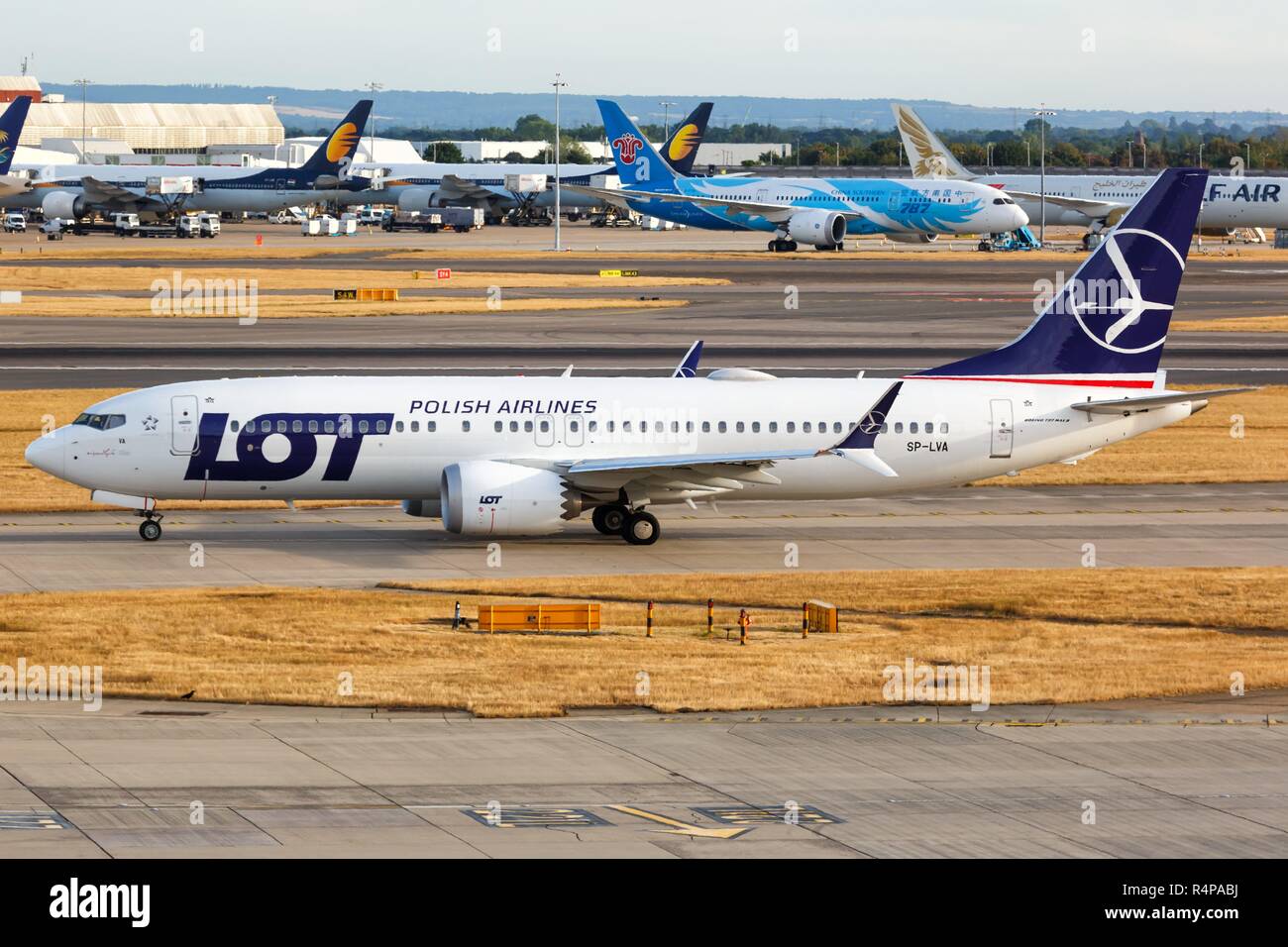 737 max 8 heathrow hi-res stock photography and images - Alamy