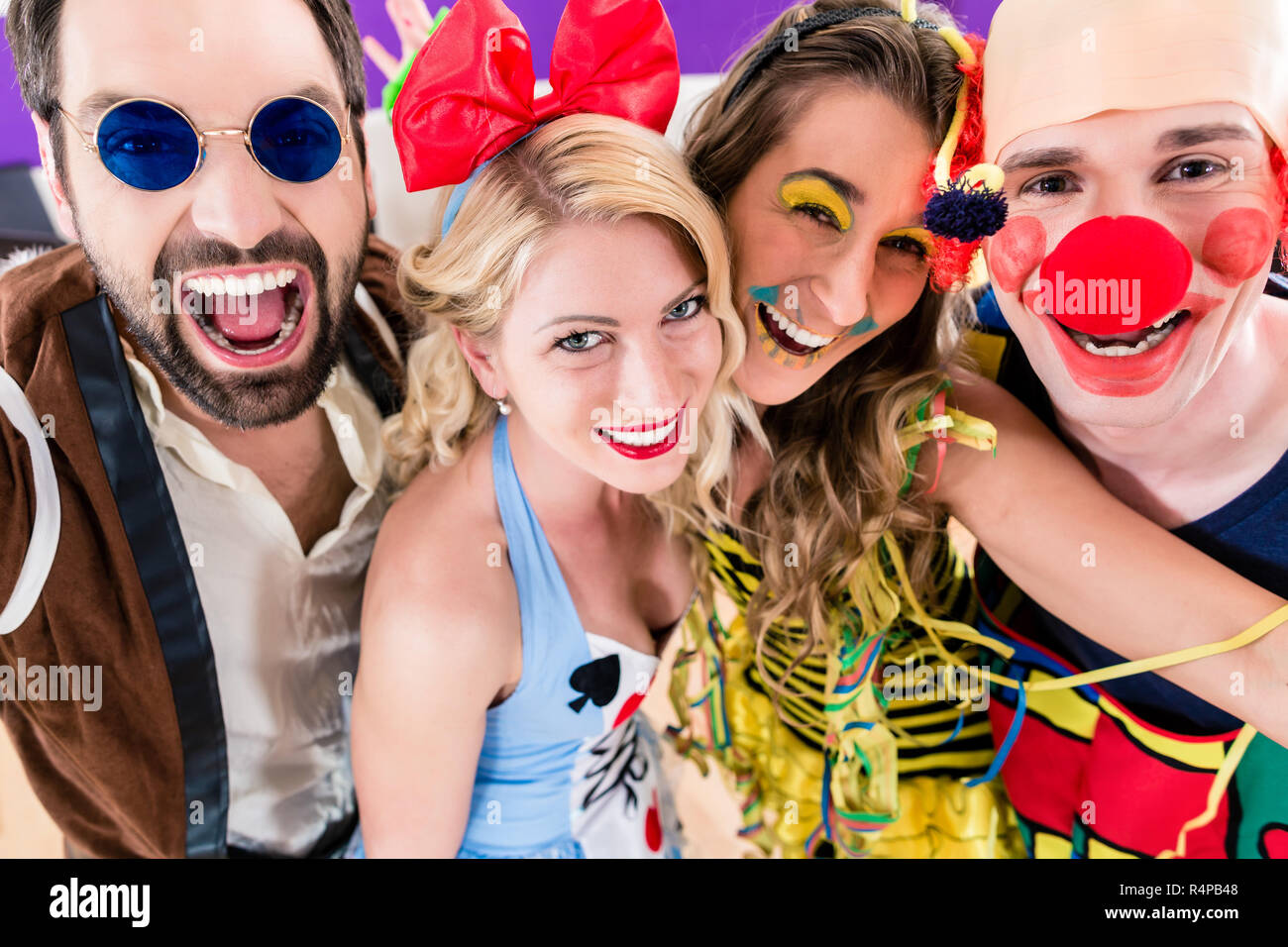People celebrating new years eve hi-res stock photography and images ...