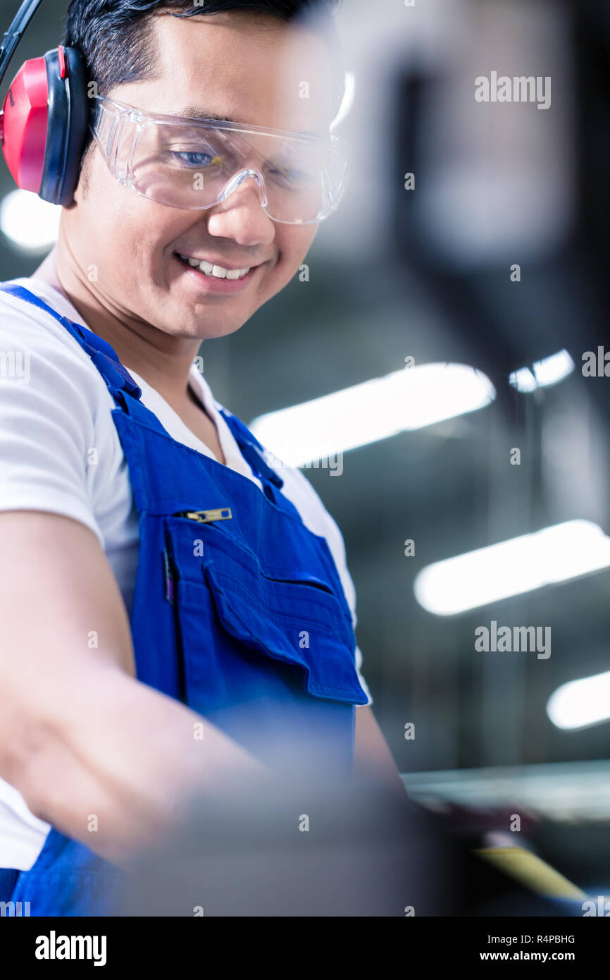 Asian worker operating metal hi-res stock photography and images - Alamy