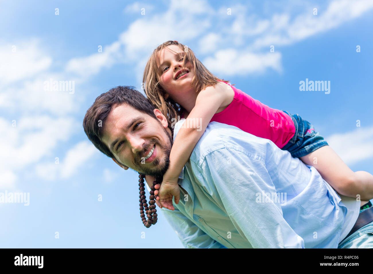 Dad carrying kid piggyback Stock Photo - Alamy