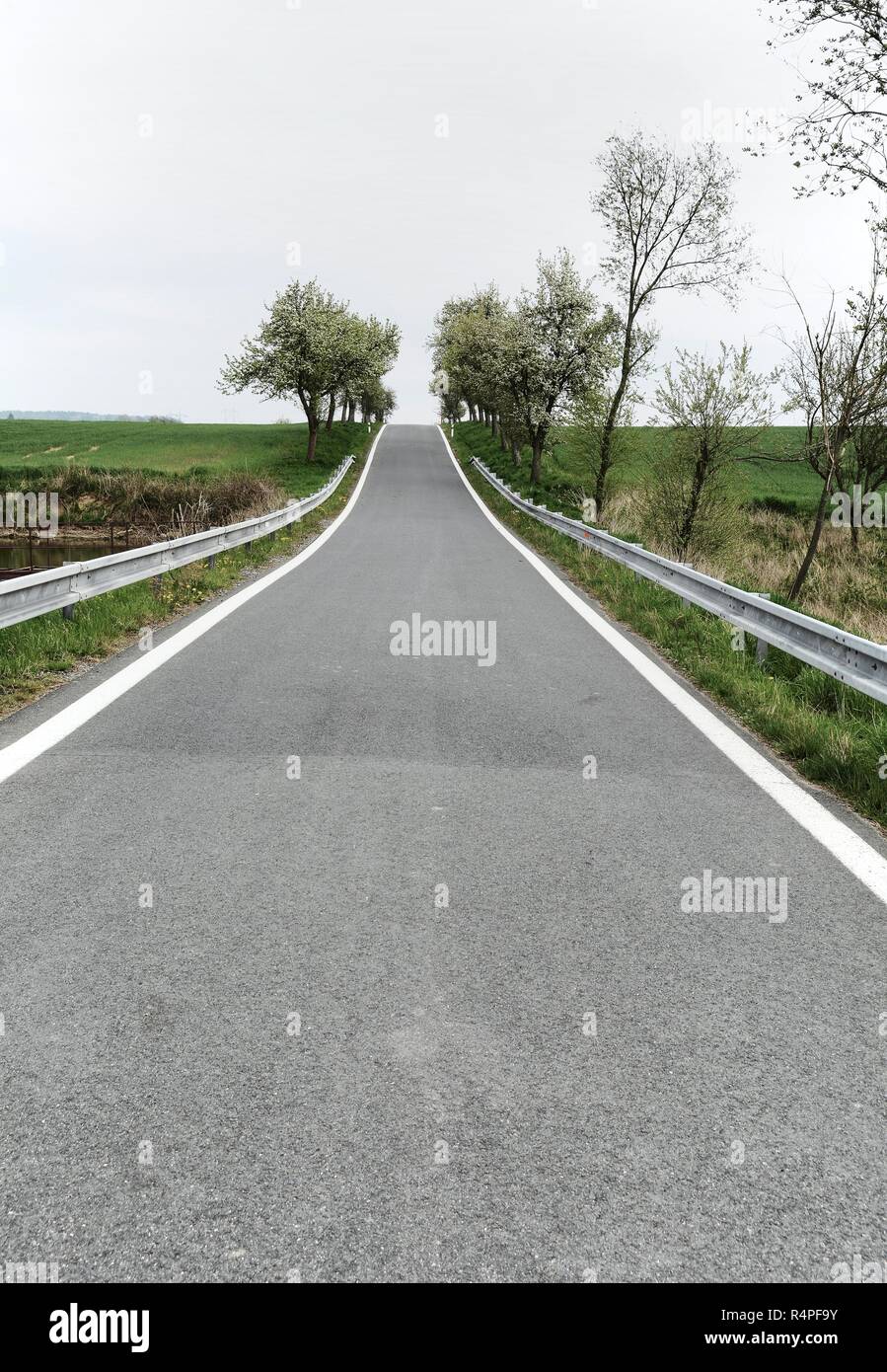 Straight road guardrail hi-res stock photography and images - Alamy