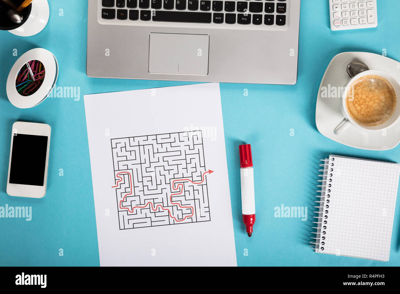 Paperclip arrow hi-res stock photography and images - Alamy