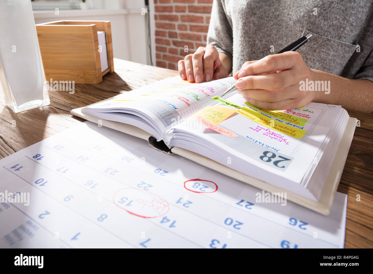 Check mark on calendar pencil hi-res stock photography and images - Alamy