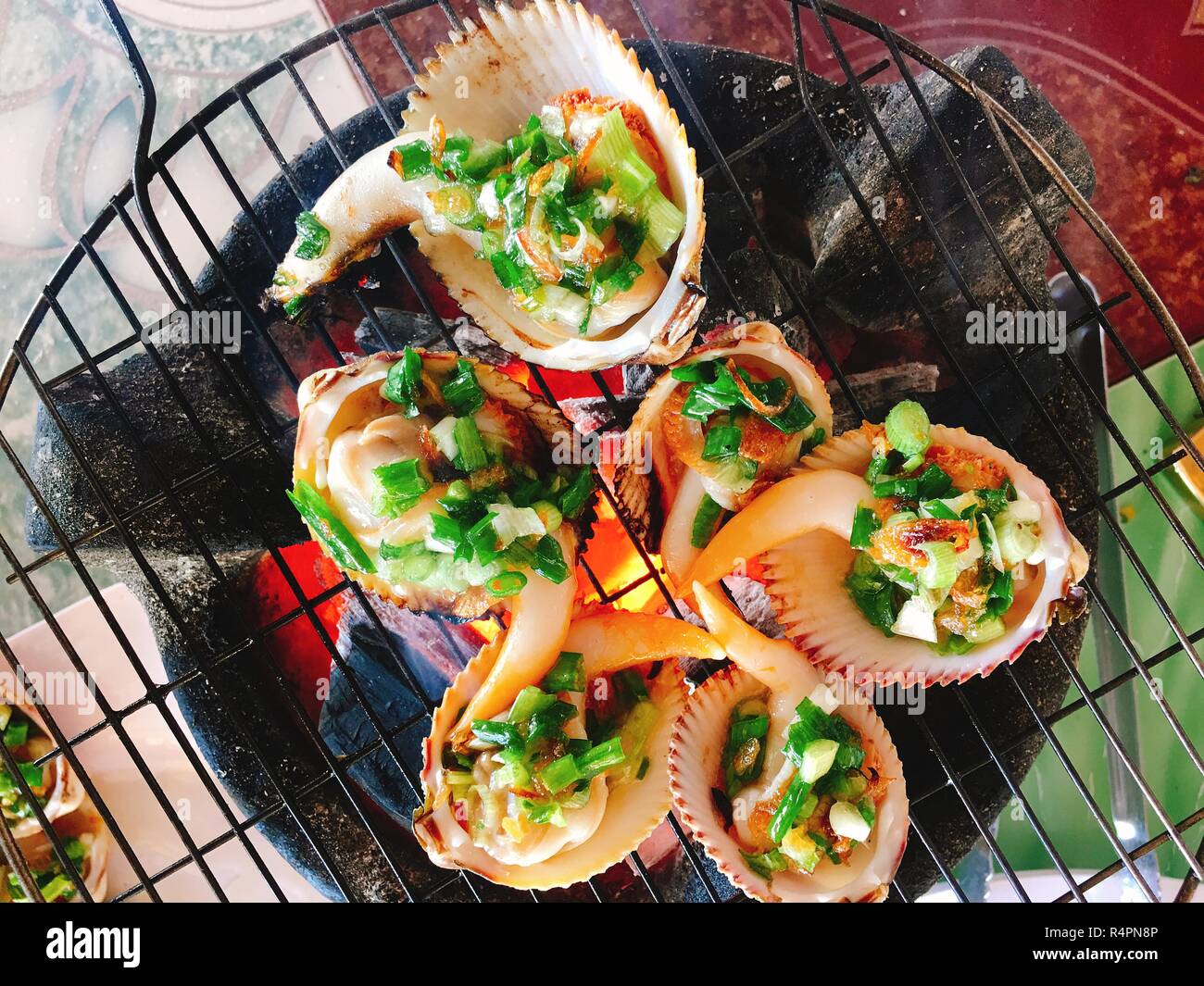 Clams hot on grill hi-res stock photography and images - Alamy