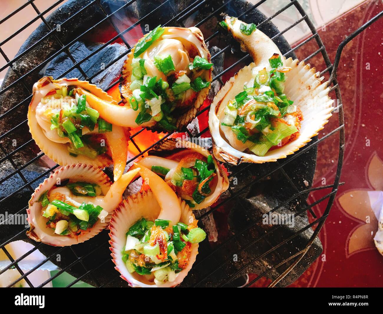 Clams hot on grill hi-res stock photography and images - Alamy