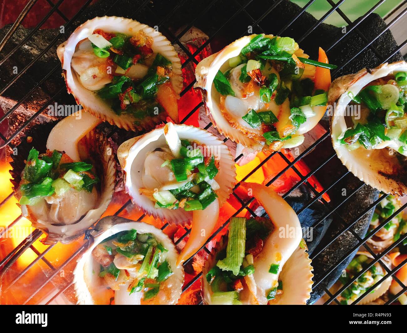 Clams grilling hi-res stock photography and images - Alamy