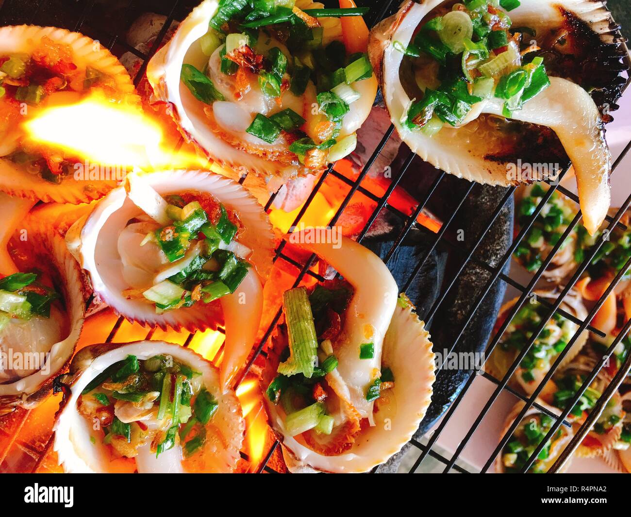 Clams grilling hi-res stock photography and images - Alamy