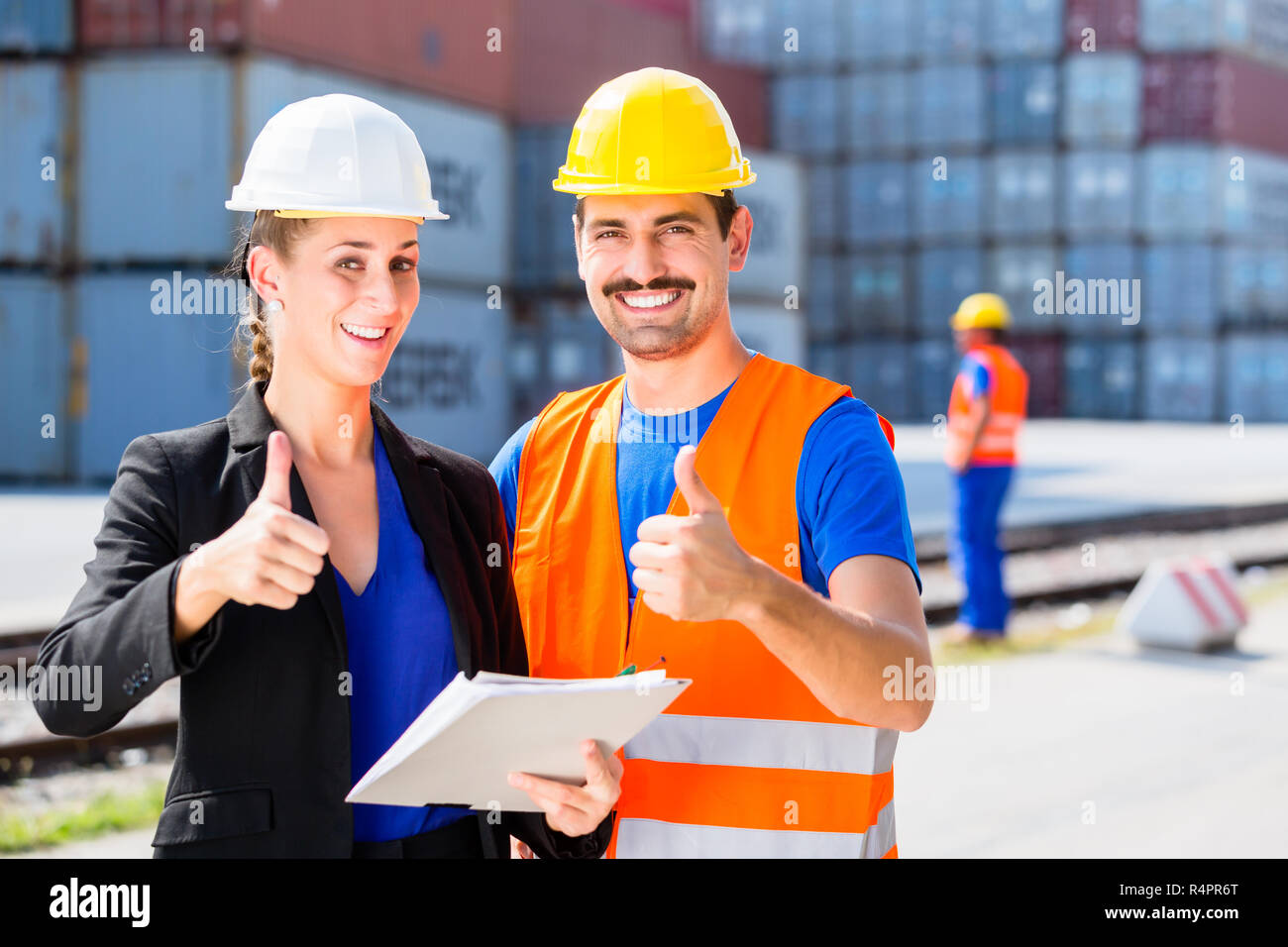 Worker and Manager of freight forwarding company Stock Photo - Alamy