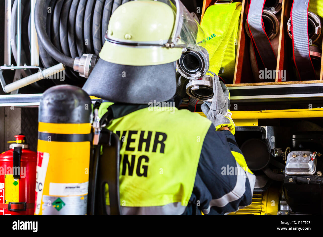 Fire fighter with breathing protection and oxygen tank Stock Photo - Alamy