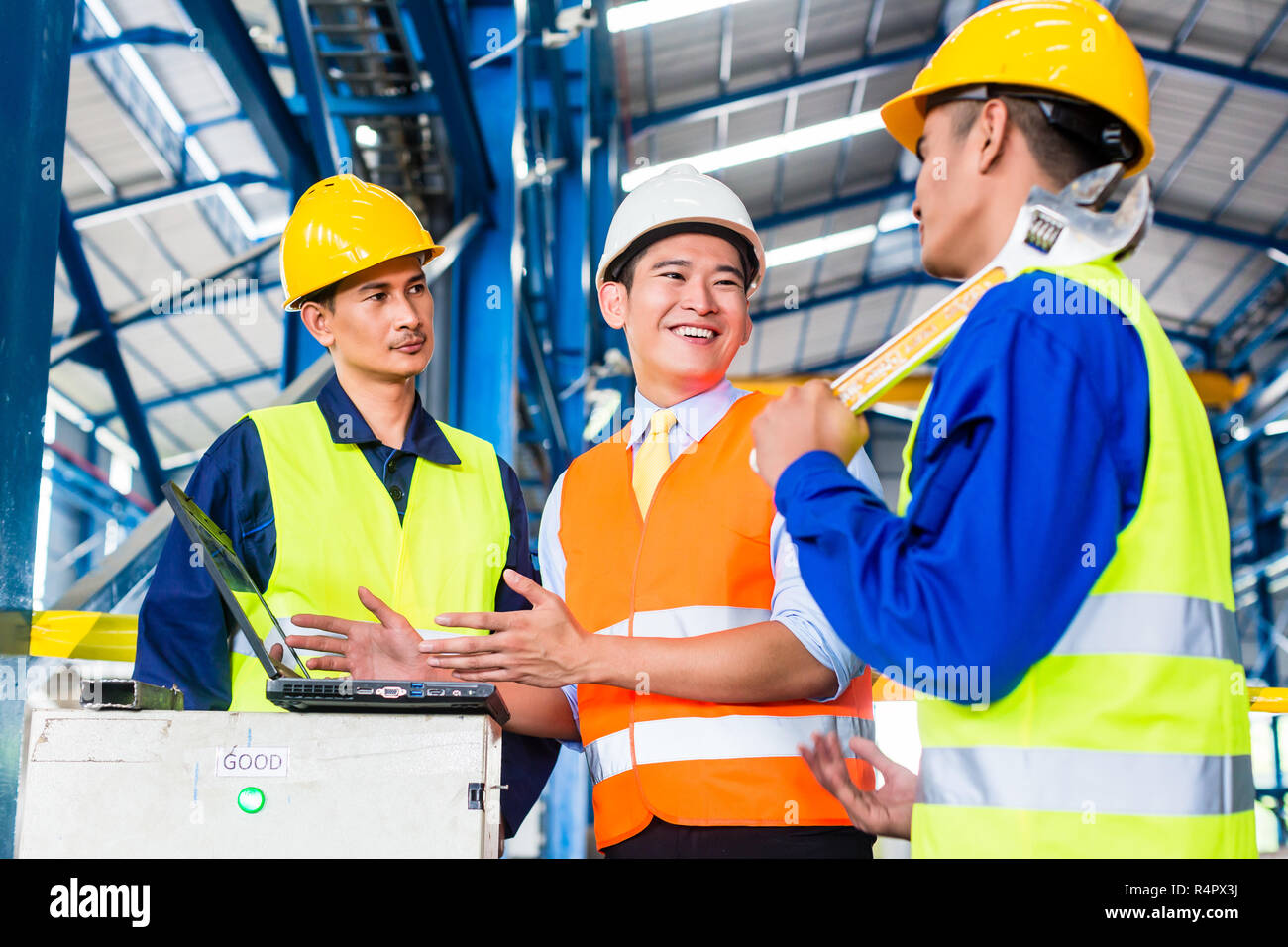 Employee training computers hi-res stock photography and images - Alamy