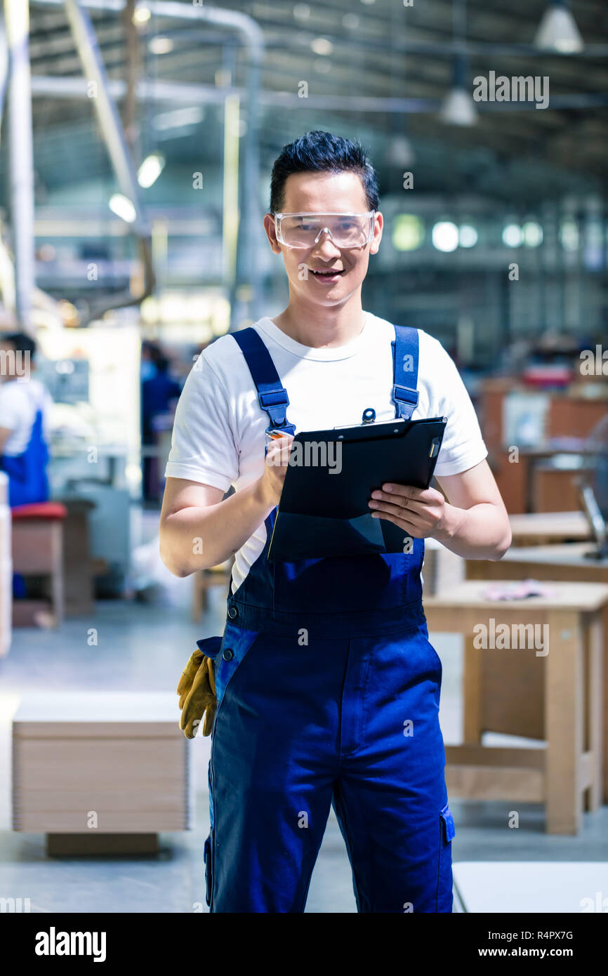 Factory clipboard asia hi-res stock photography and images - Alamy