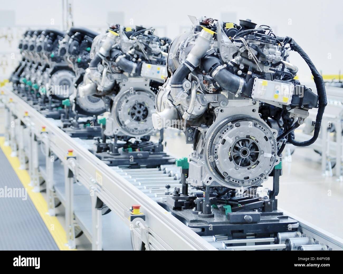 New engines hi-res stock photography and images - Alamy