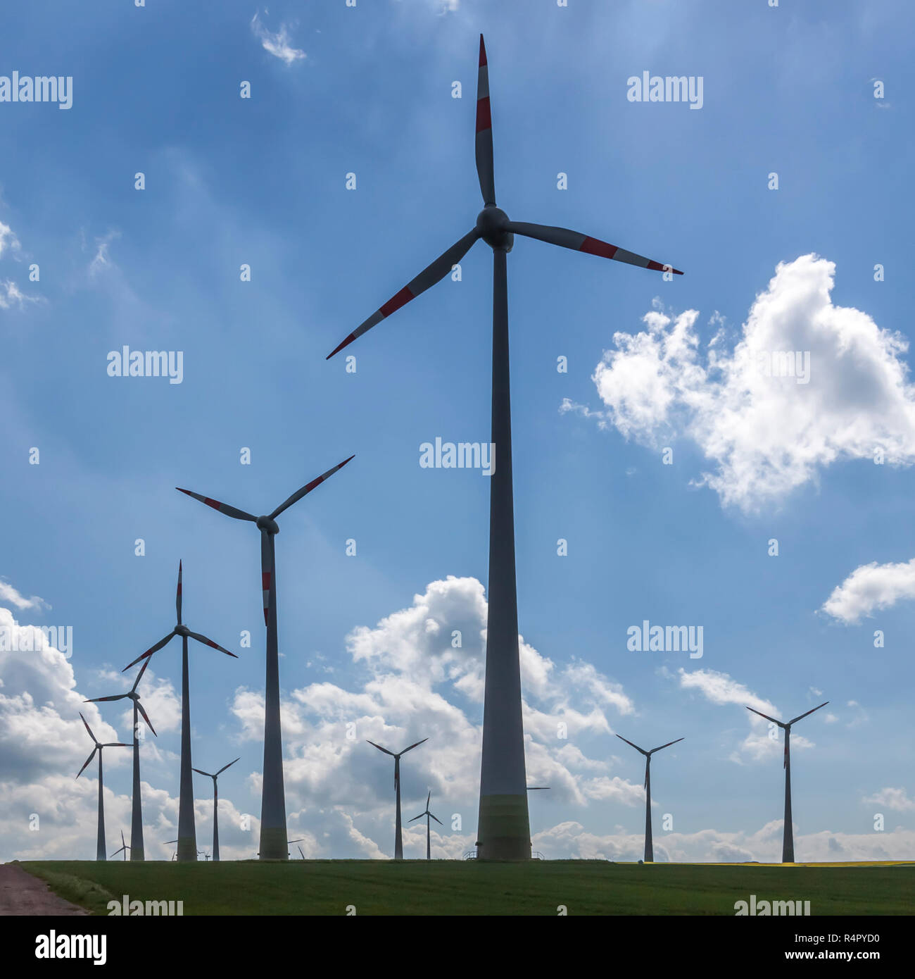 Dunkle wind hi-res stock photography and images - Alamy