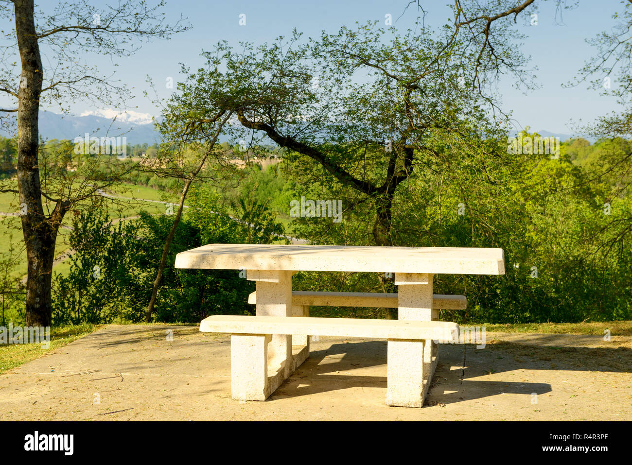 Stone table for picnic in the countryside Stock Photo - Alamy