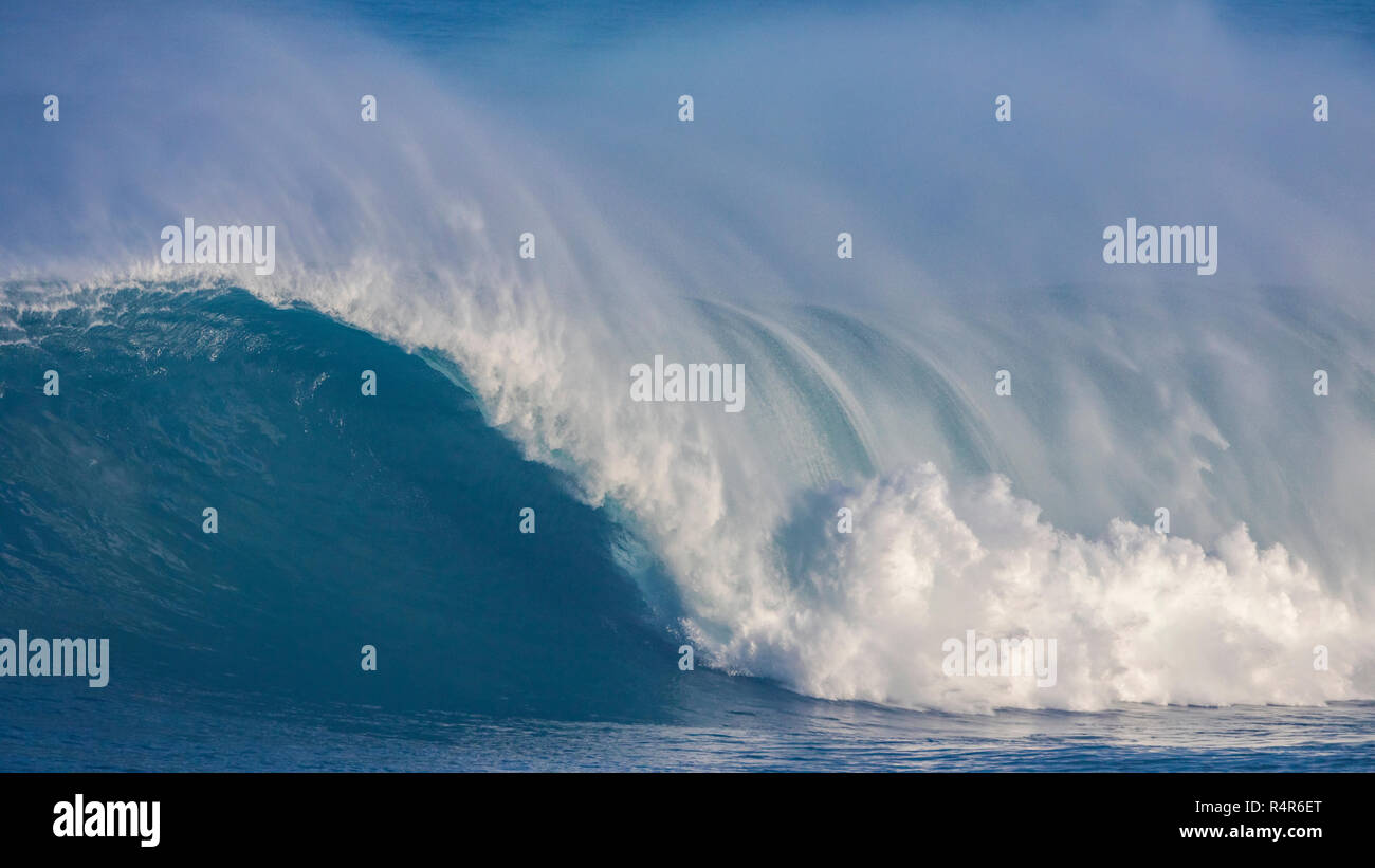 The breaking wave hi-res stock photography and images - Alamy