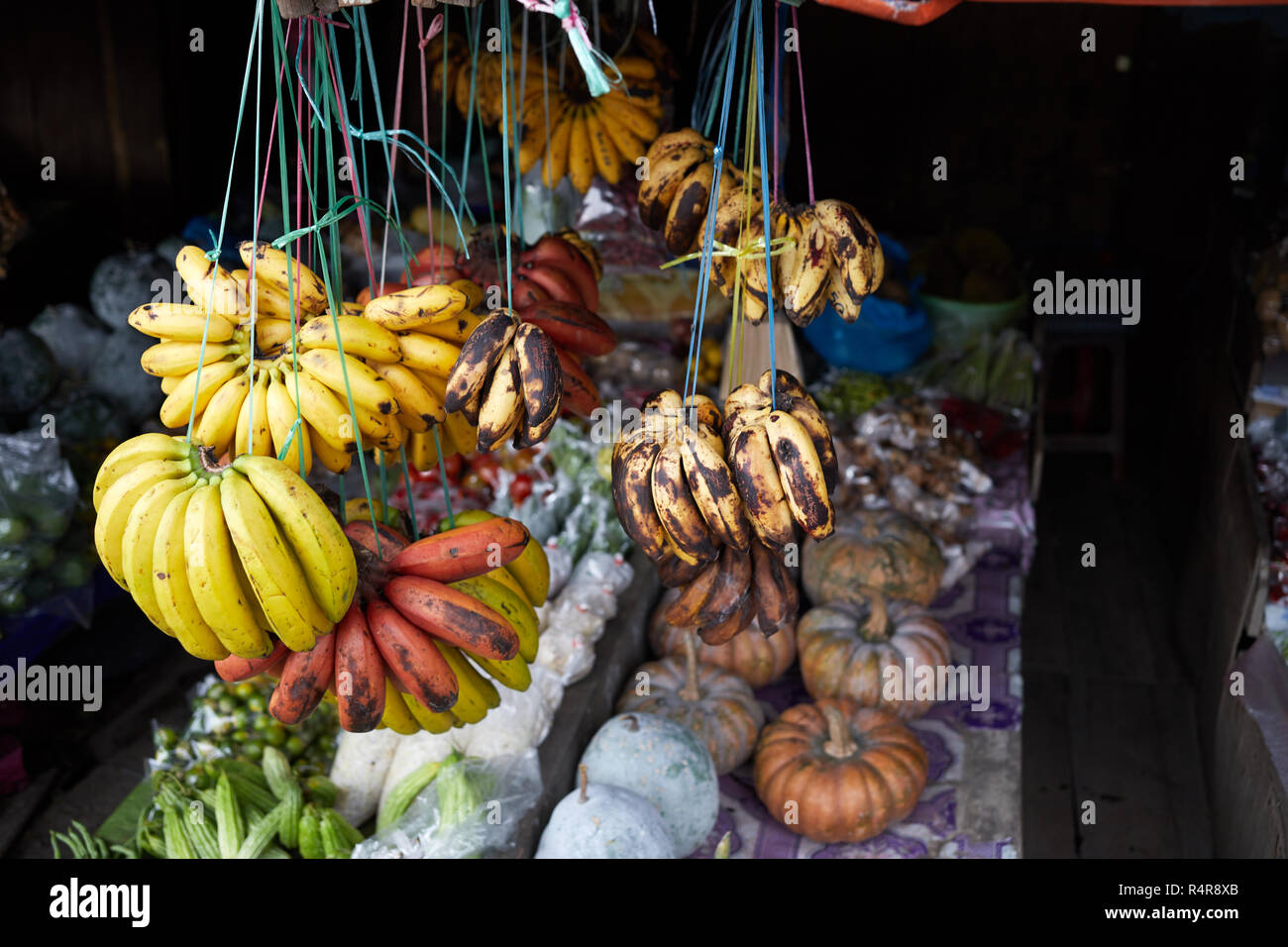 Different color bananas hi-res stock photography and images - Alamy